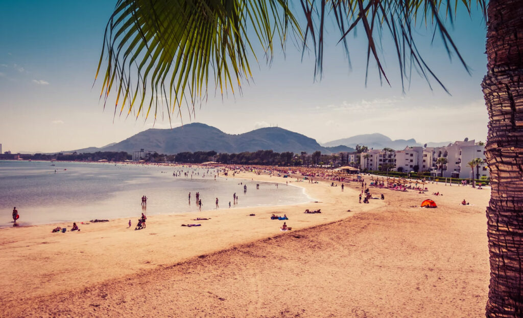 As 5 praias mais surpreendentes de Espanha que tem de visitar ...